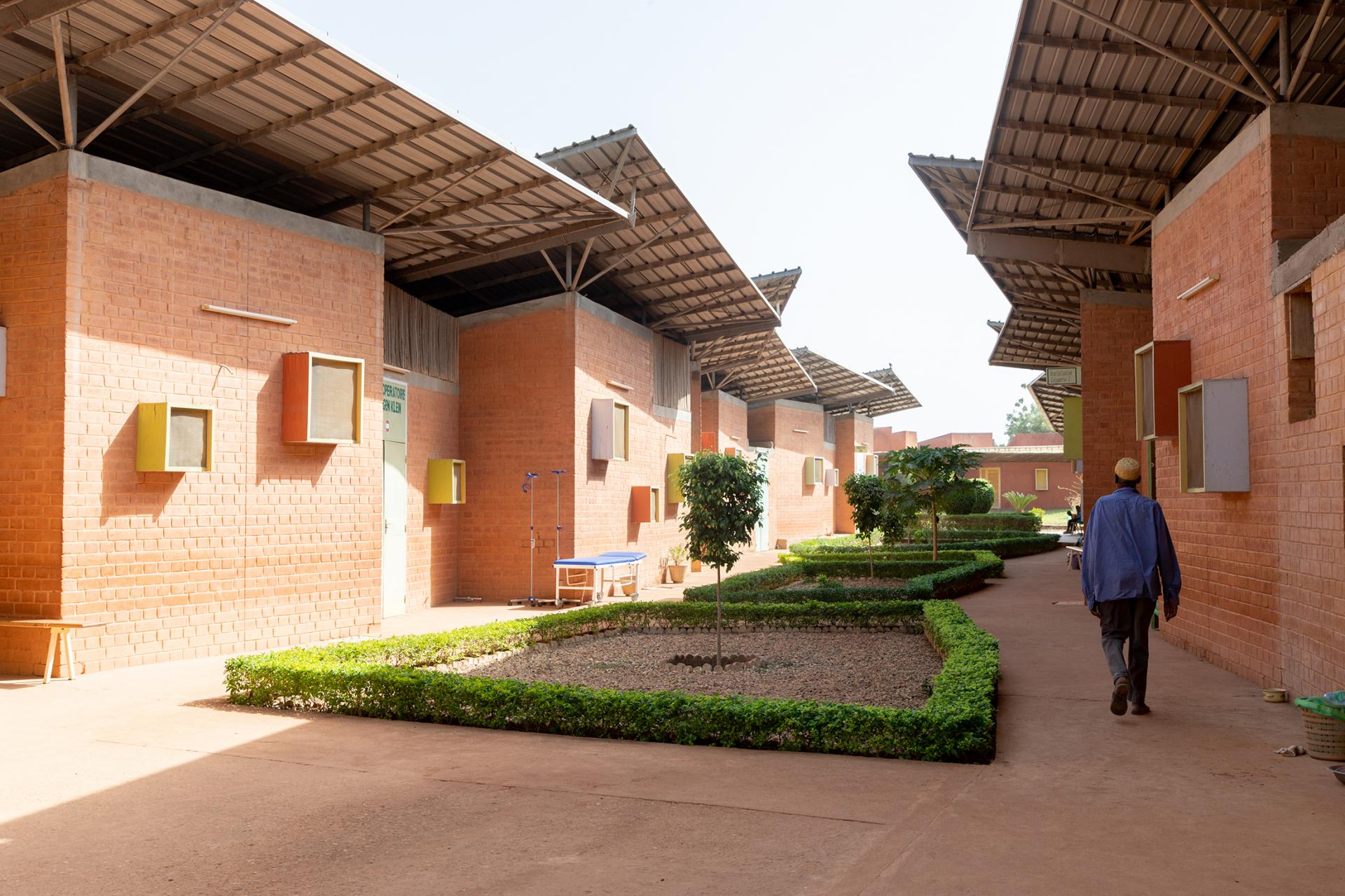 Mastering Global Challenges with Hospital Architecture - Topics